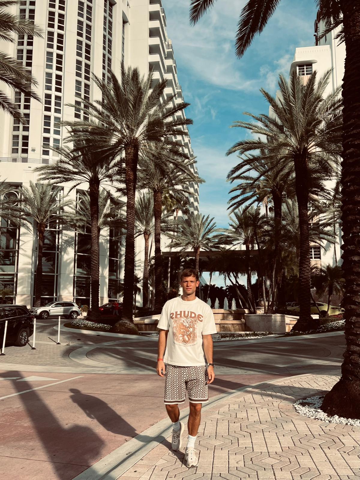 How to wear it: Elliott Reeder | Secret Trips